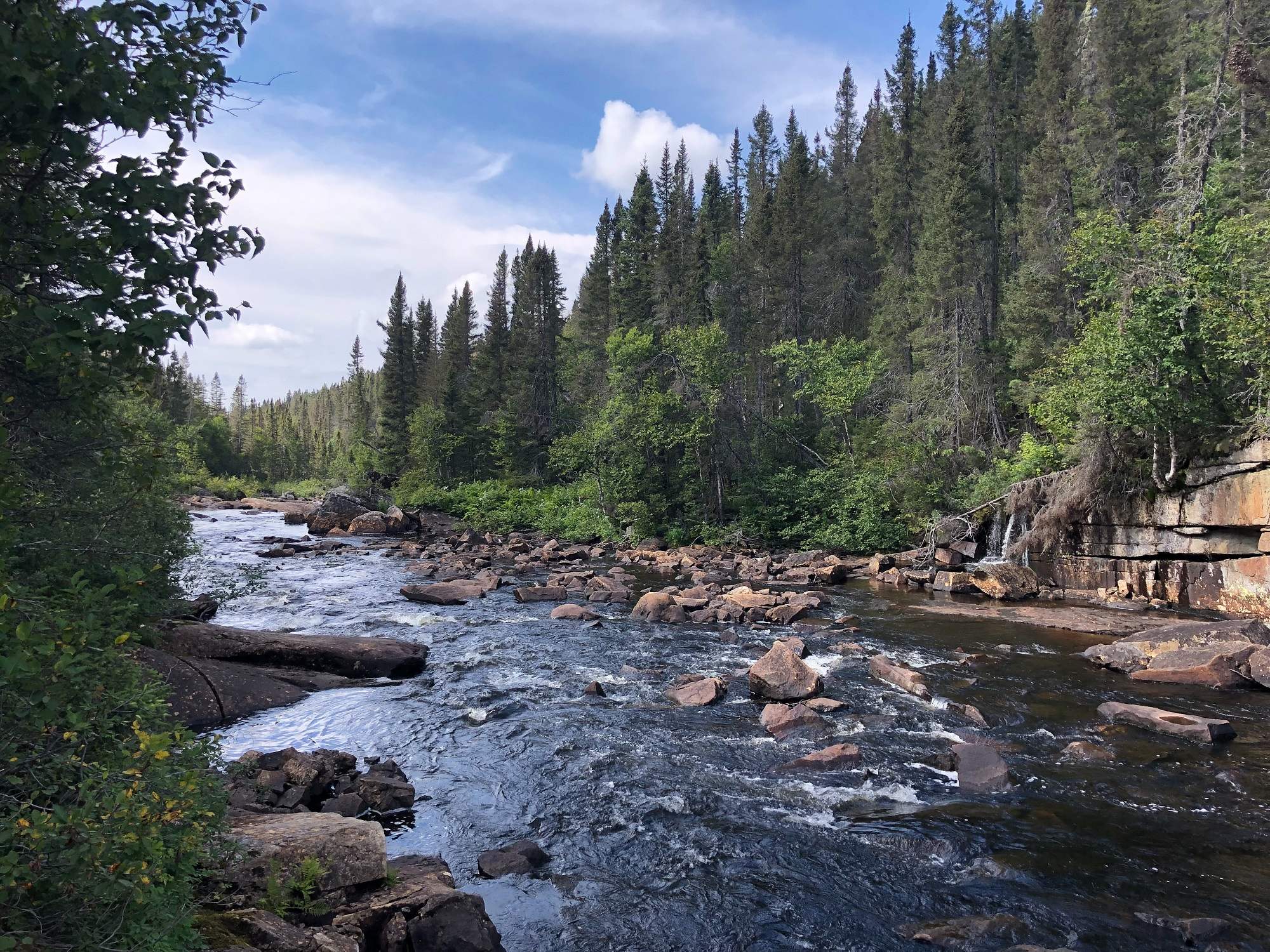 Randonnée à la Chute de la rivière des Huit-Chutes (Zec Onatchiway ...