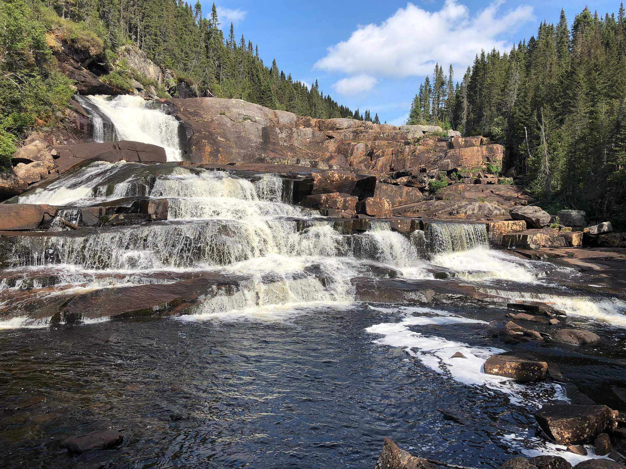 Randonnée à la Chute de la rivière des Huit-Chutes (Zec Onatchiway ...